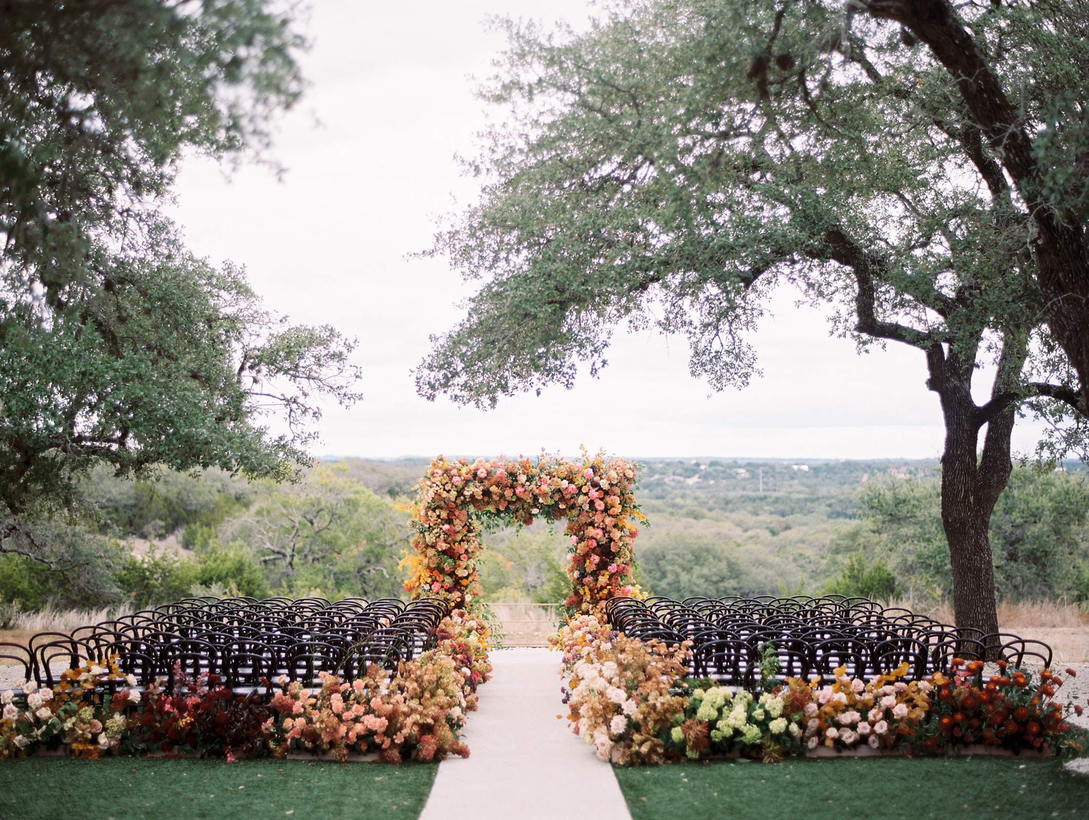 Mae's Ridge | Party at the Moontower